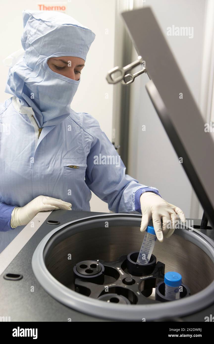 Centrifuge. Production room, grade B. Clean room. Laboratory, Fundación ...