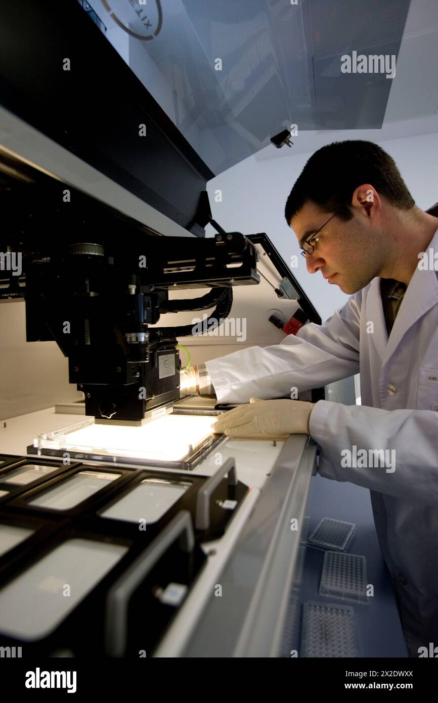 HTS colony picking. Biopharmaceutical lab, development of new ...