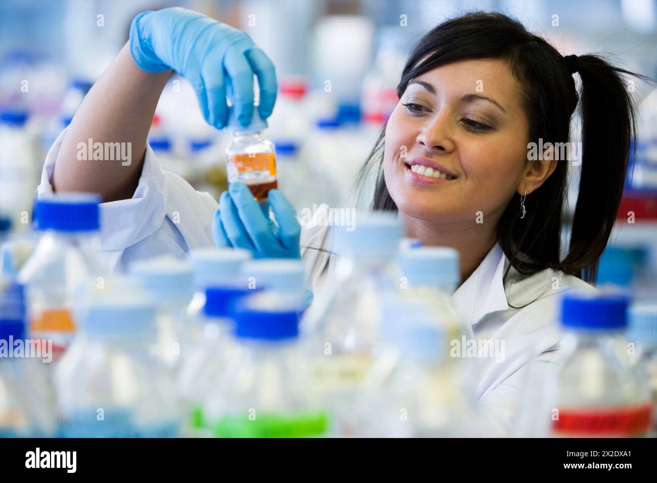 Researcher, biopharmaceutical lab, development of new therapeutic ...