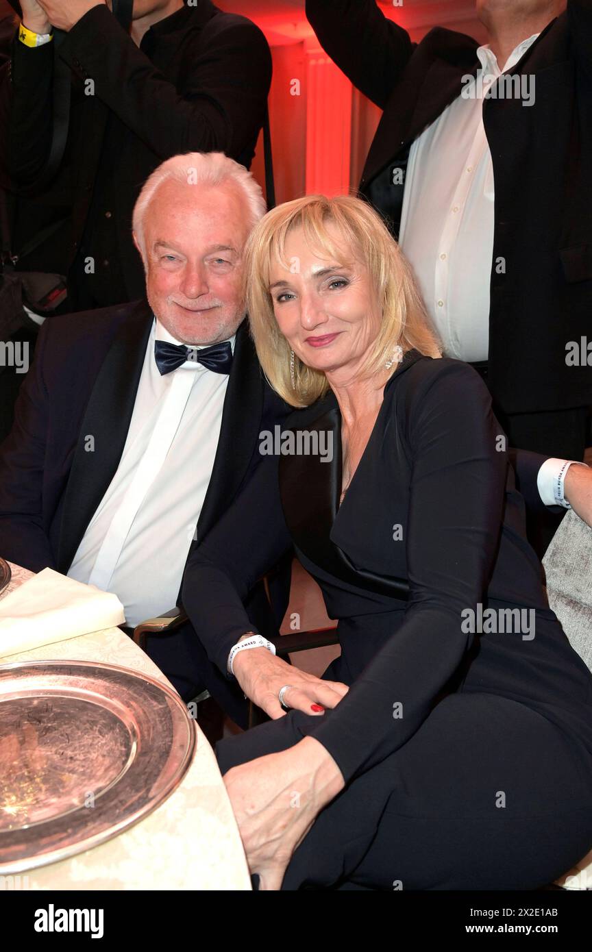 Wolfgang Kubicki mit Ehefrau Annette Marberth-Kubicki bei der 19 ...