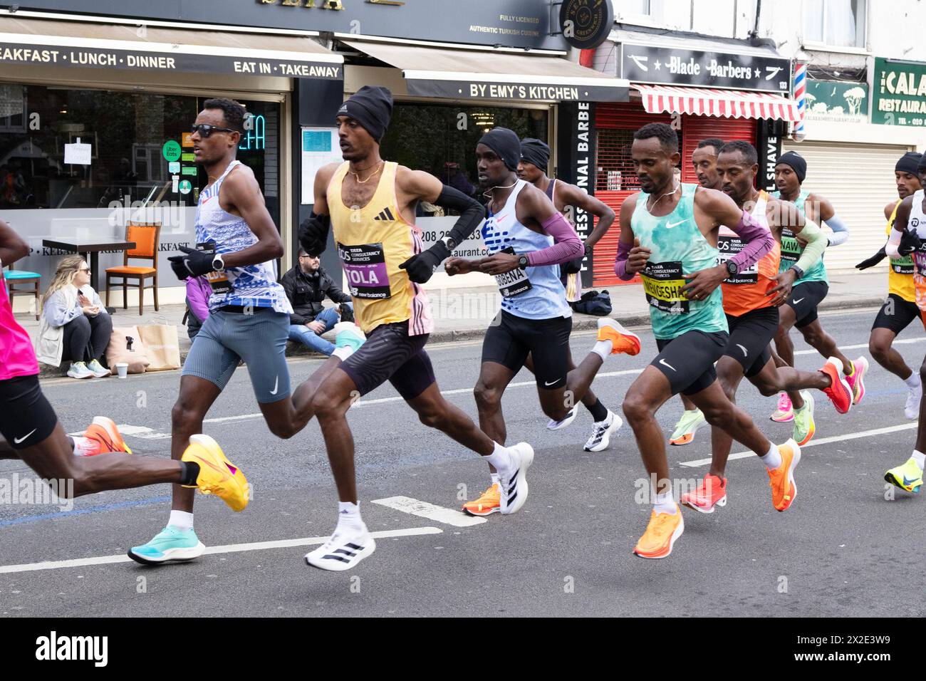 London marathon 2024 men’s elite race at 6m mark in Greenwich Stock ...