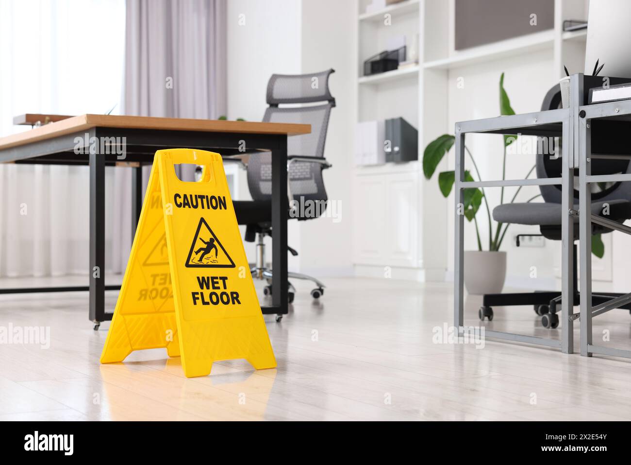 Cleaning in house office hi-res stock photography and images - Alamy