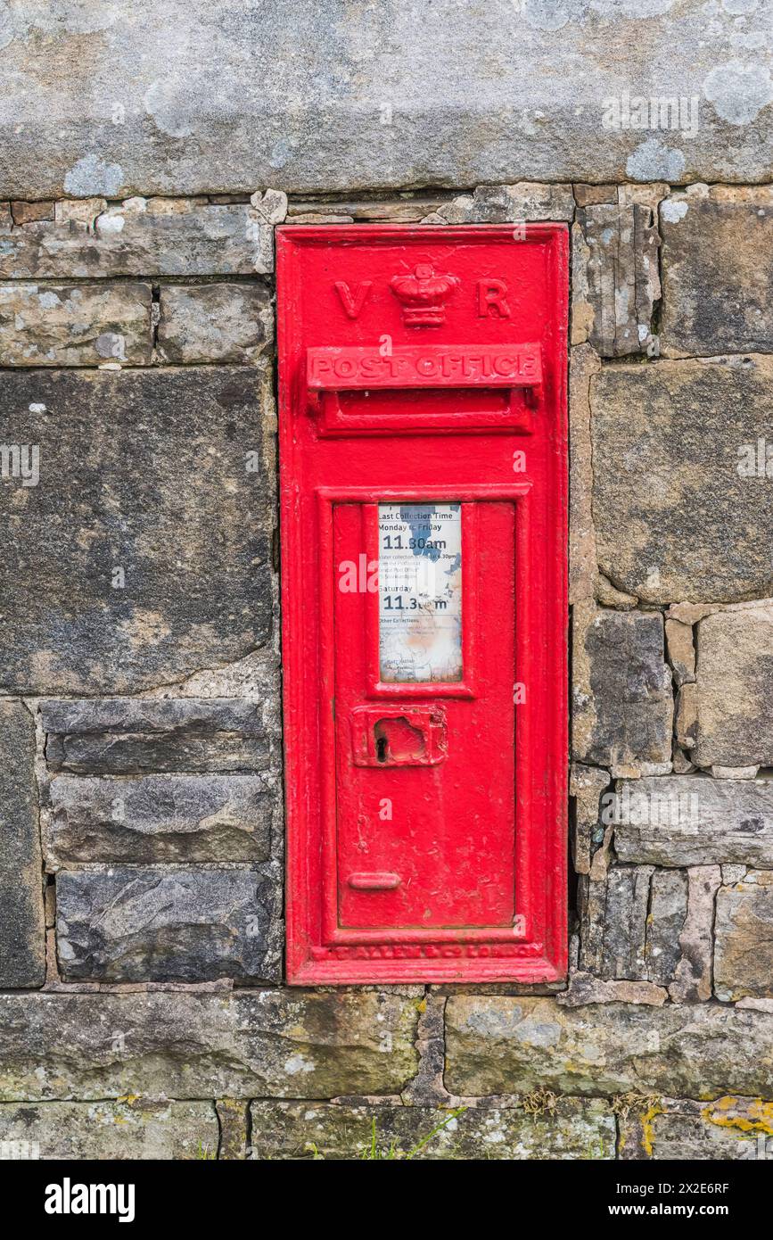 Royal mail post boxes hi-res stock photography and images - Alamy