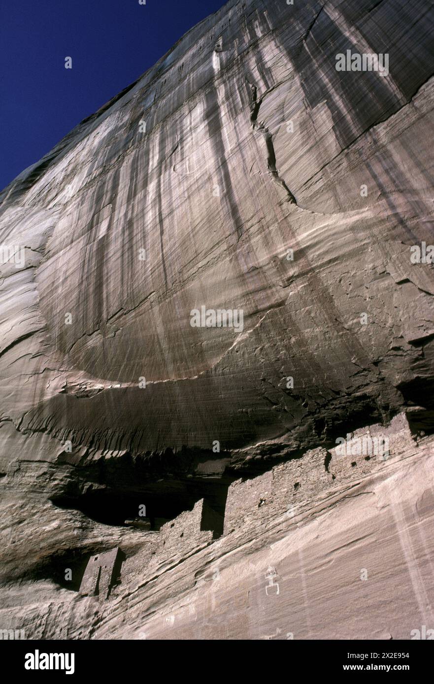Ancient Native American dwelling Stock Photo - Alamy