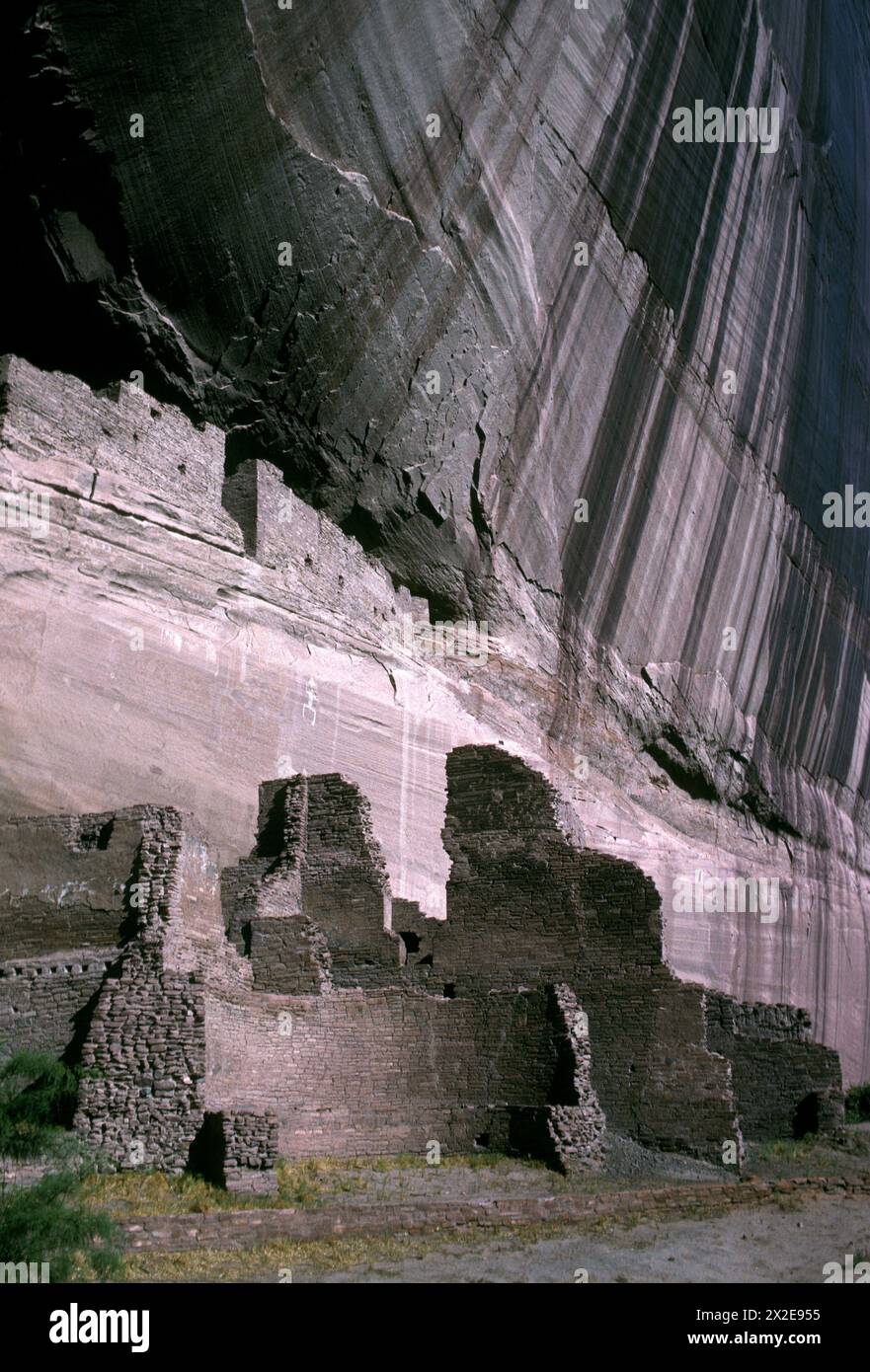Ancient Native American dwelling Stock Photo - Alamy