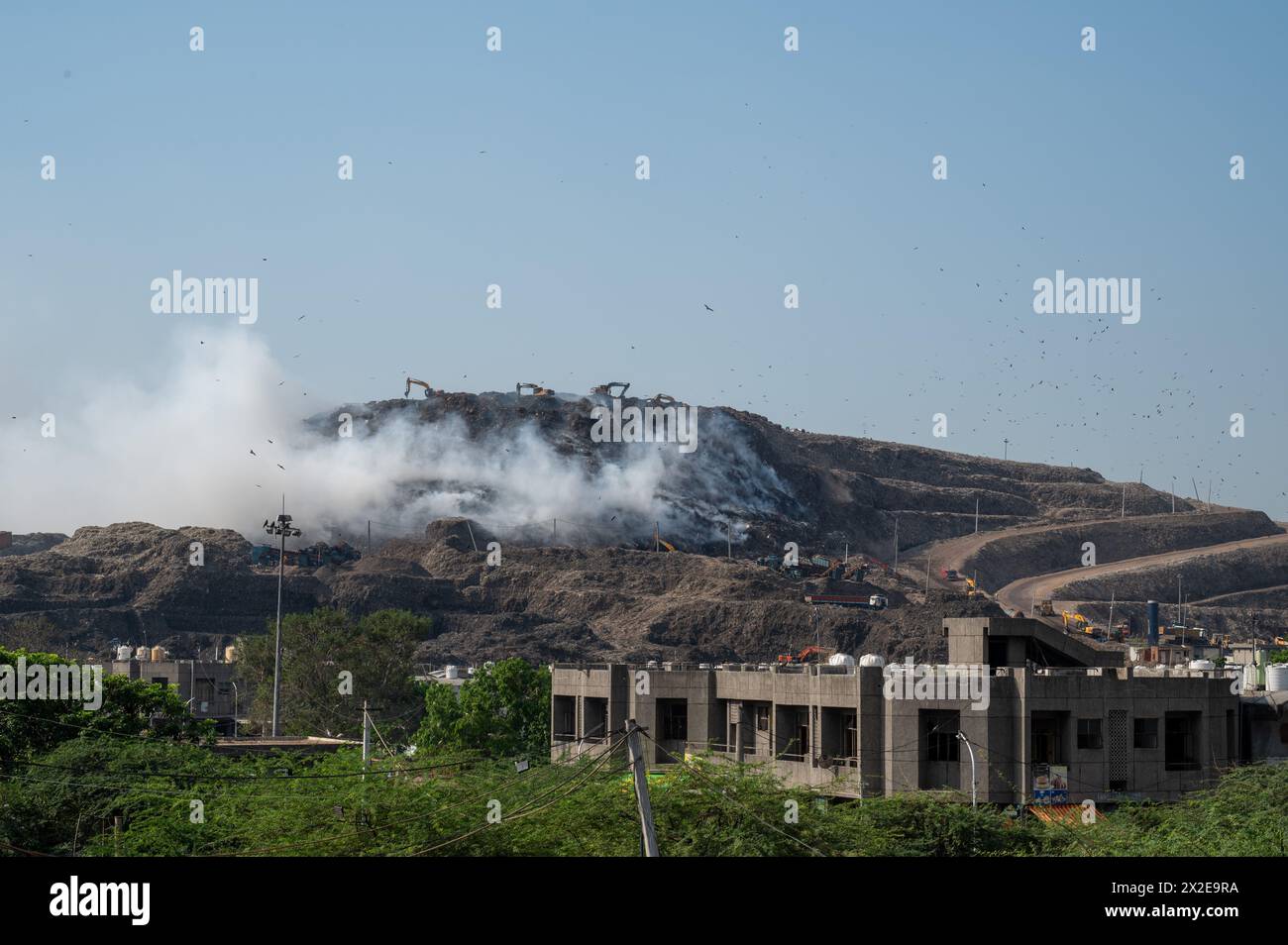 New Delhi, India. 22nd Apr, 2024. A view of the smoke from the landfill ...