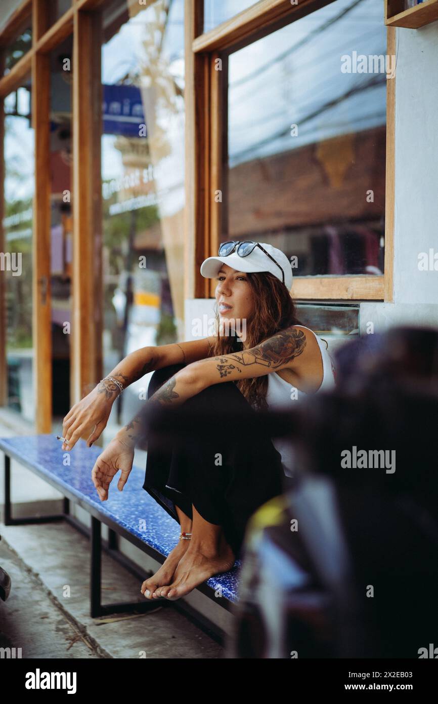 Smoking bench hi-res stock photography and images - Alamy