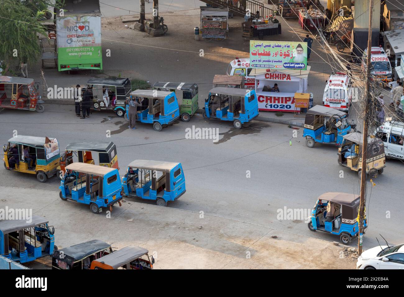 Tuk-tuk Scooter Taxi in Pakistan , Share auto rickshaw is a common and ...