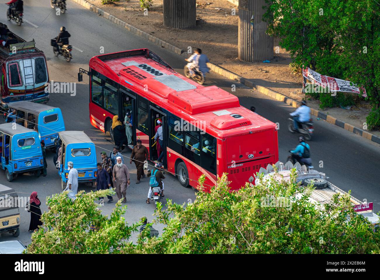 Roads of Karachi traffic on working day Rashid Minhas Road, Red Buses ...
