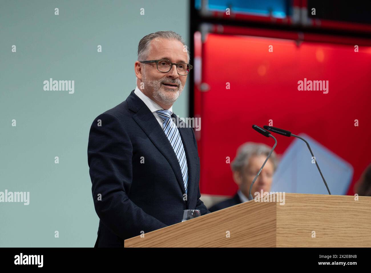 Carsten KNOBEL, Vorstandsvorsitzender, CEO, bei seiner Rede ...