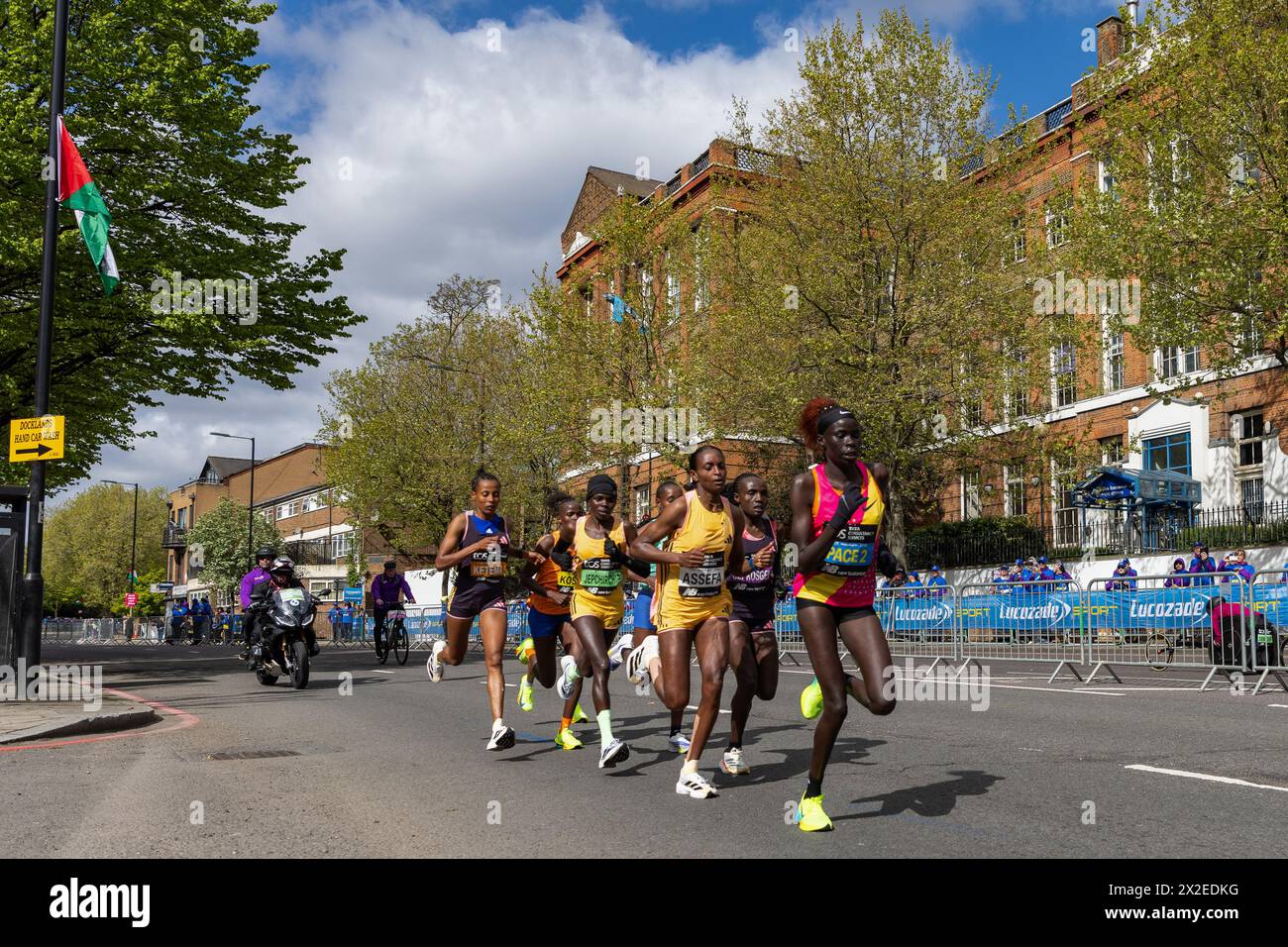 London, UK. 21st April, 2024. Elite women runners, including the ...