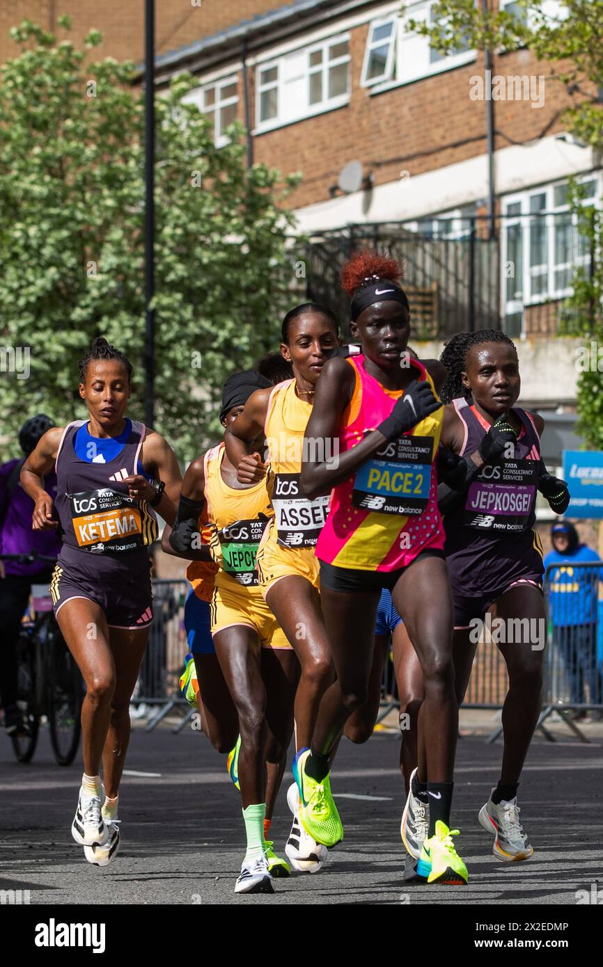 London, UK. 21st April, 2024. Runners compete in the Elite Women's Race ...