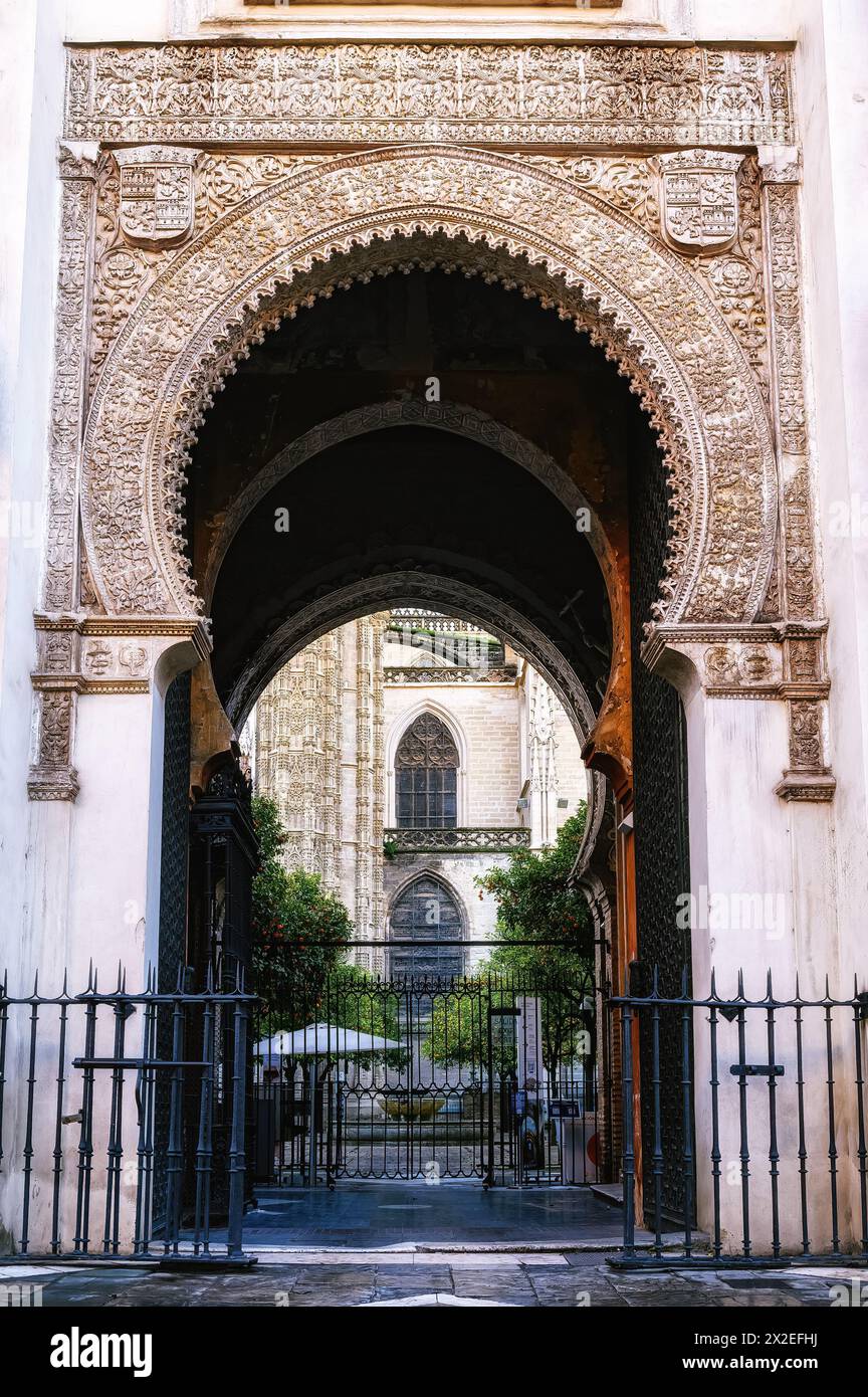Islamic style architecture hi-res stock photography and images - Alamy
