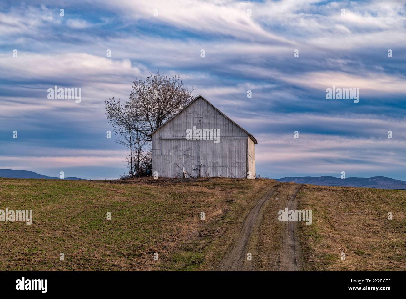Attractive barns hi-res stock photography and images - Alamy