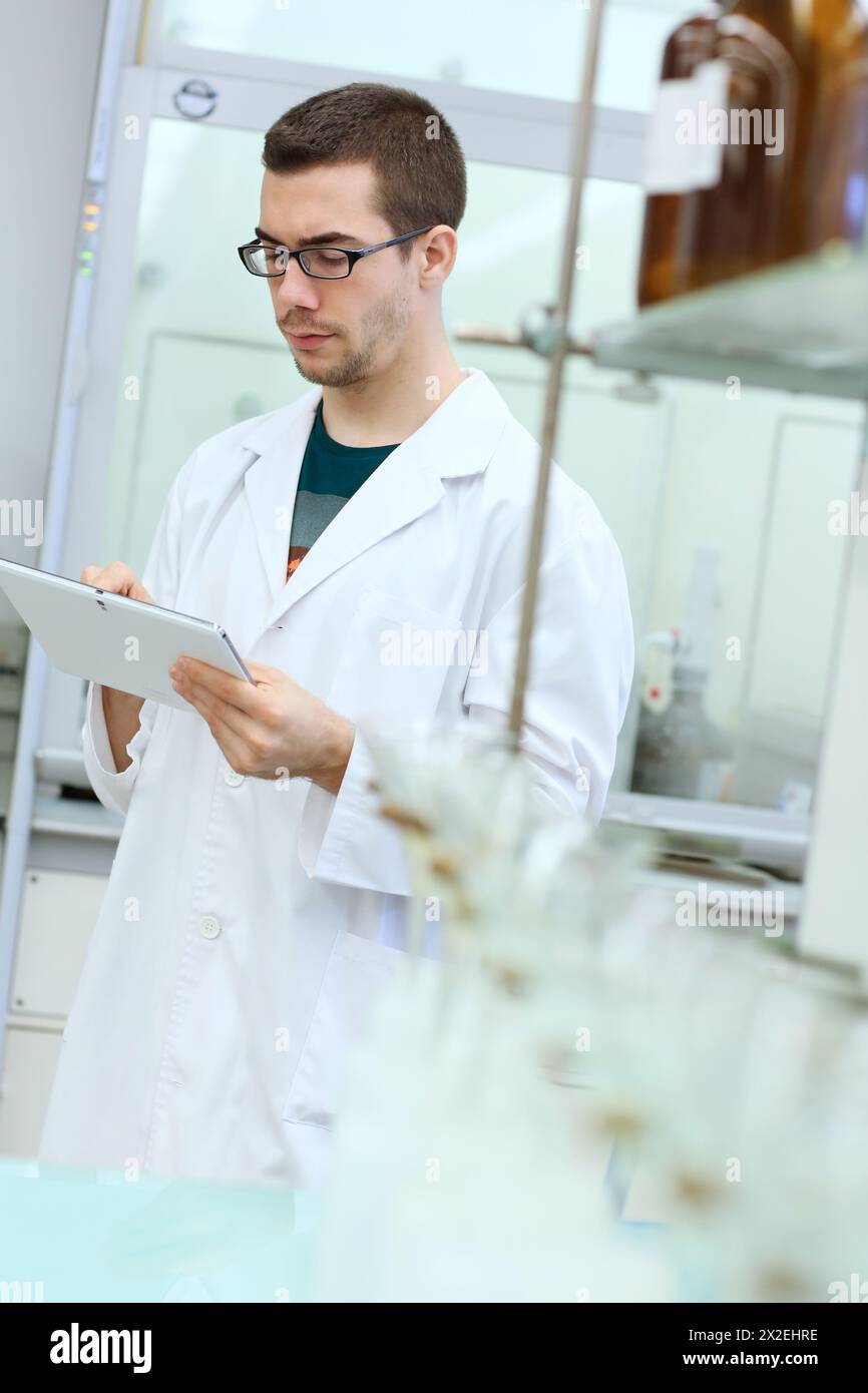 Researcher. Disaggregation and sample preparation arid steel, for ...