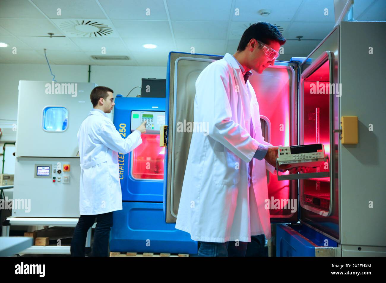 Researchers. Test climate at high and low temperatures. Climate Chamber ...