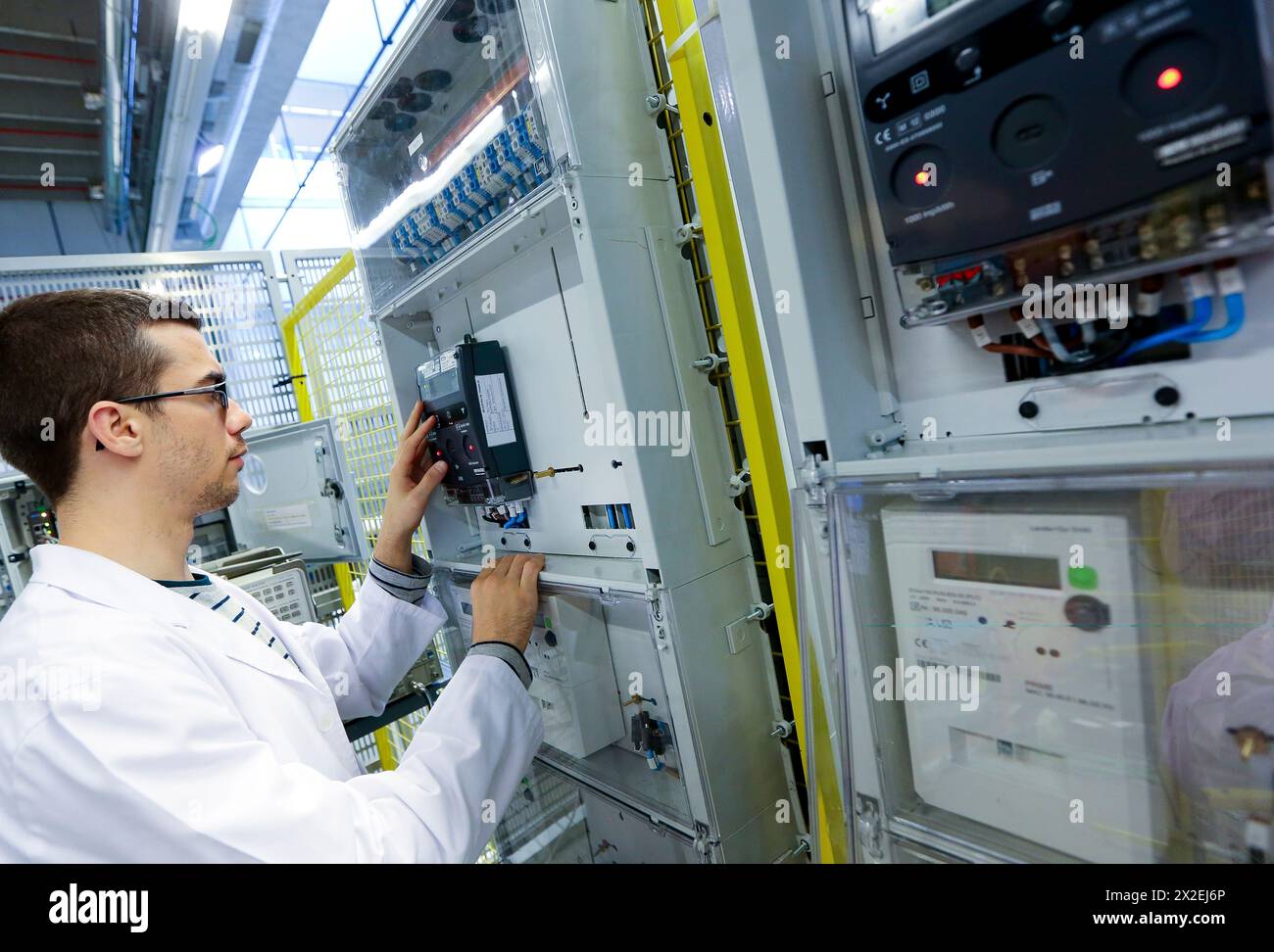 Researcher. Electrical Cabinet Performance Counters. Low Voltage Micro ...