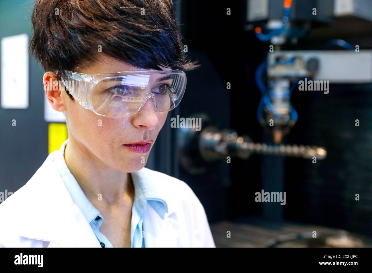 Hybrid laser machine tool for additive manufacturing. Researcher ...