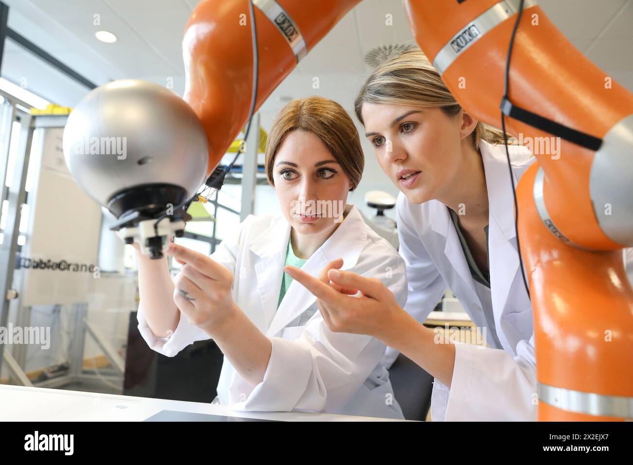 Collaborative robot for industrial assembly, LWR robot, using haptic ...