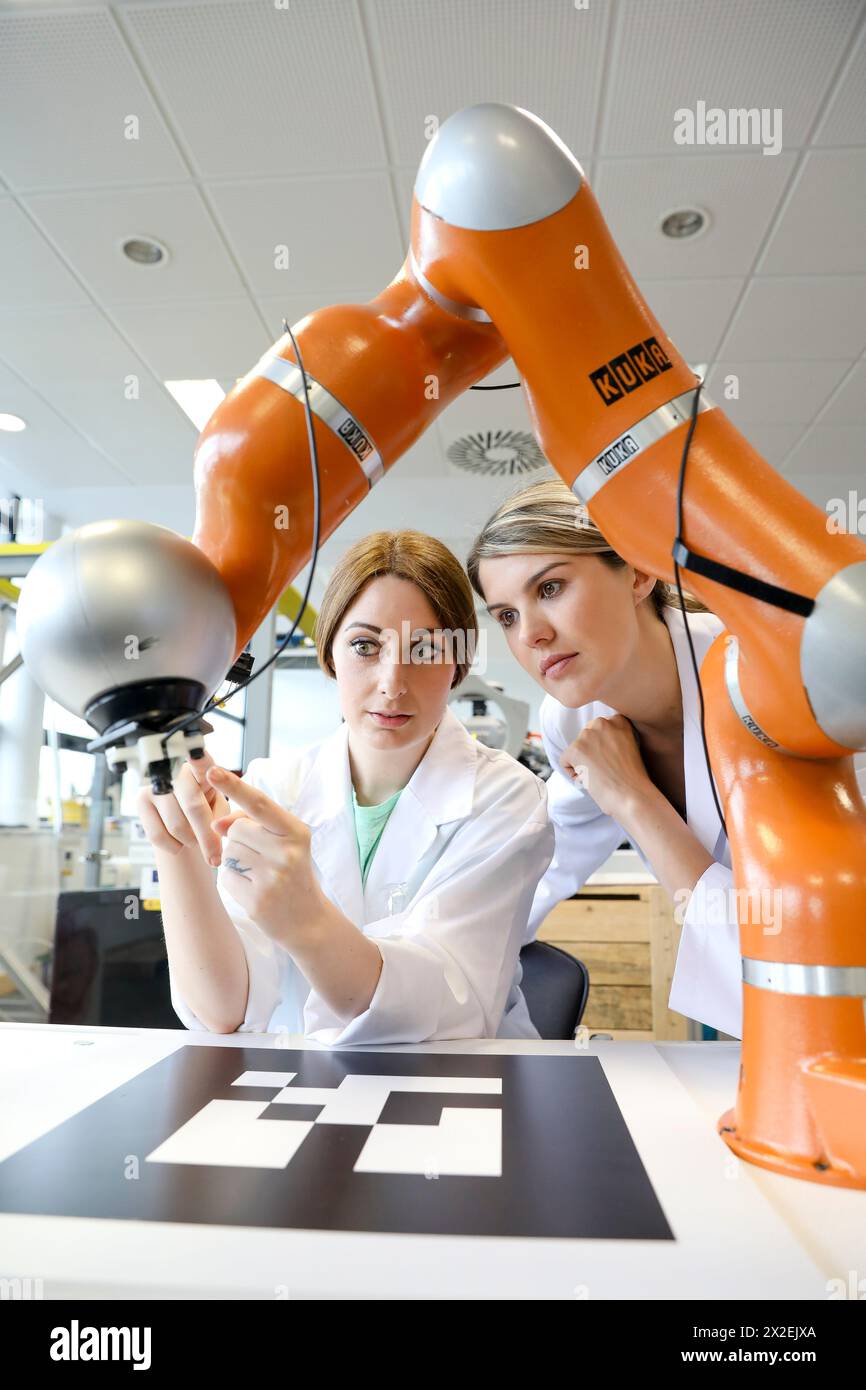 Haptic teleoperation hi-res stock photography and images - Alamy