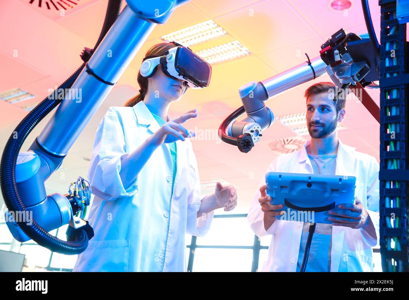 Robotic arm with artificial vision, Researcher with virtual reality ...