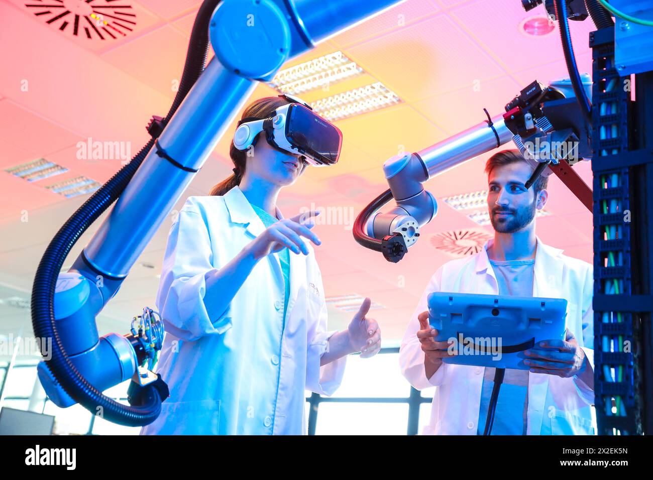 Robotic arm with artificial vision, Researcher with virtual reality ...