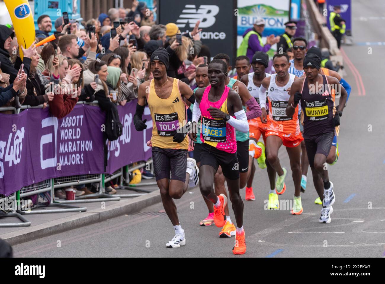 Alexander Mutiso Munyao, Tamirat Tola & leading group elite men ...