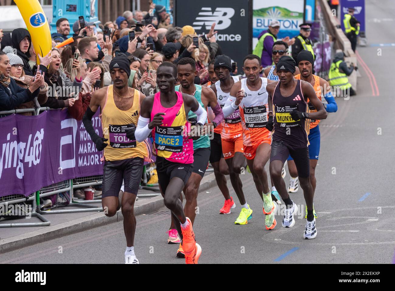 Alexander Mutiso Munyao, Tamirat Tola & leading group elite men ...