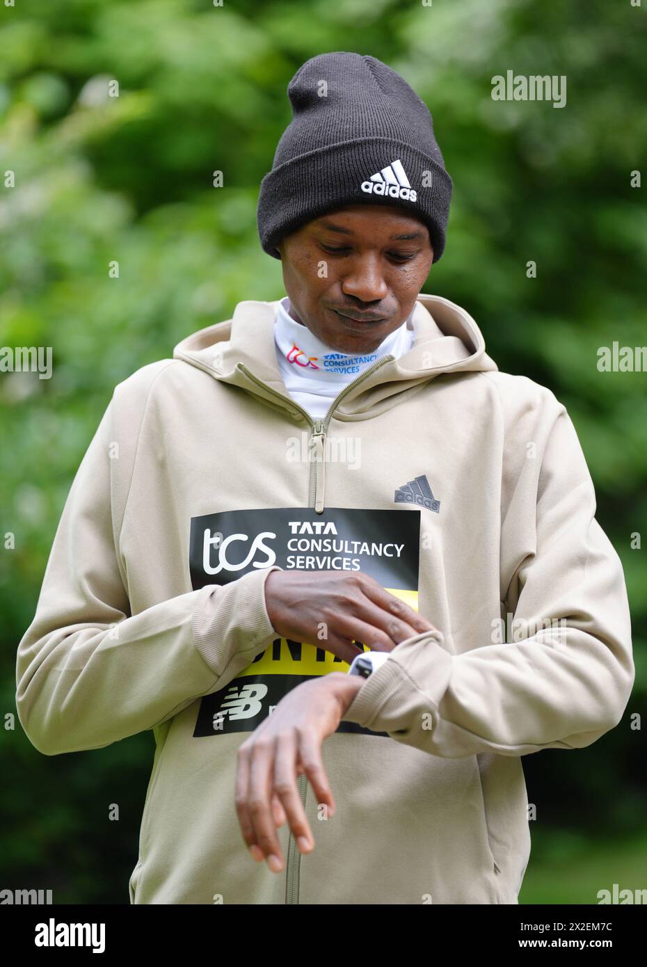 Men's elite race winner Alexander Mutiso Munyao during the 2024 TCS ...