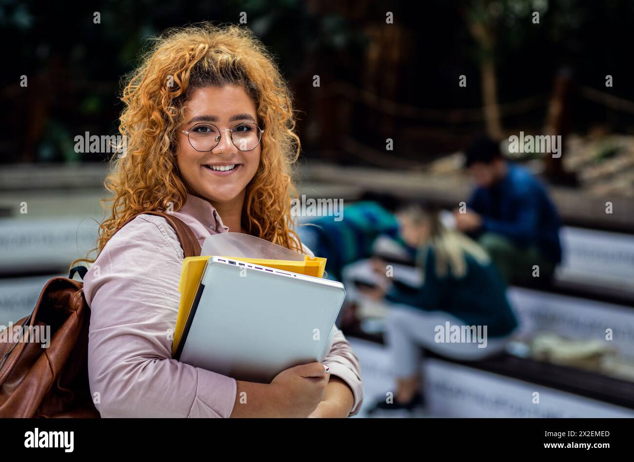 Female college student standing campus hi-res stock photography and ...