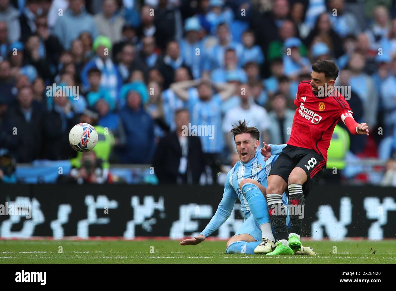 Bruno Fernandes of Manchester United and Luis Binks of Coventry City ...