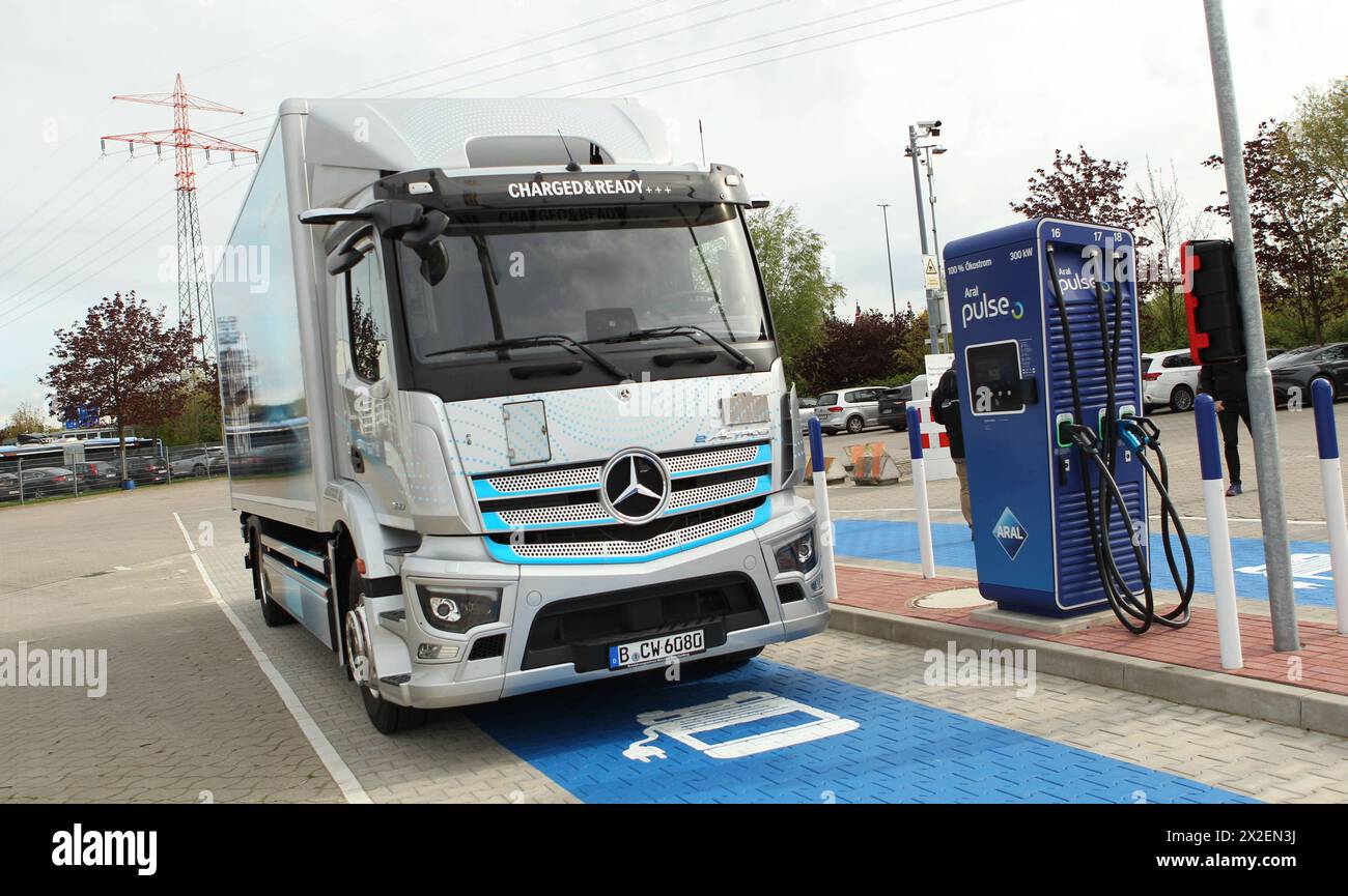 Eröffnung der neuen Lkw-E-Ladestation auf der Aral-Tankstelle an der ...