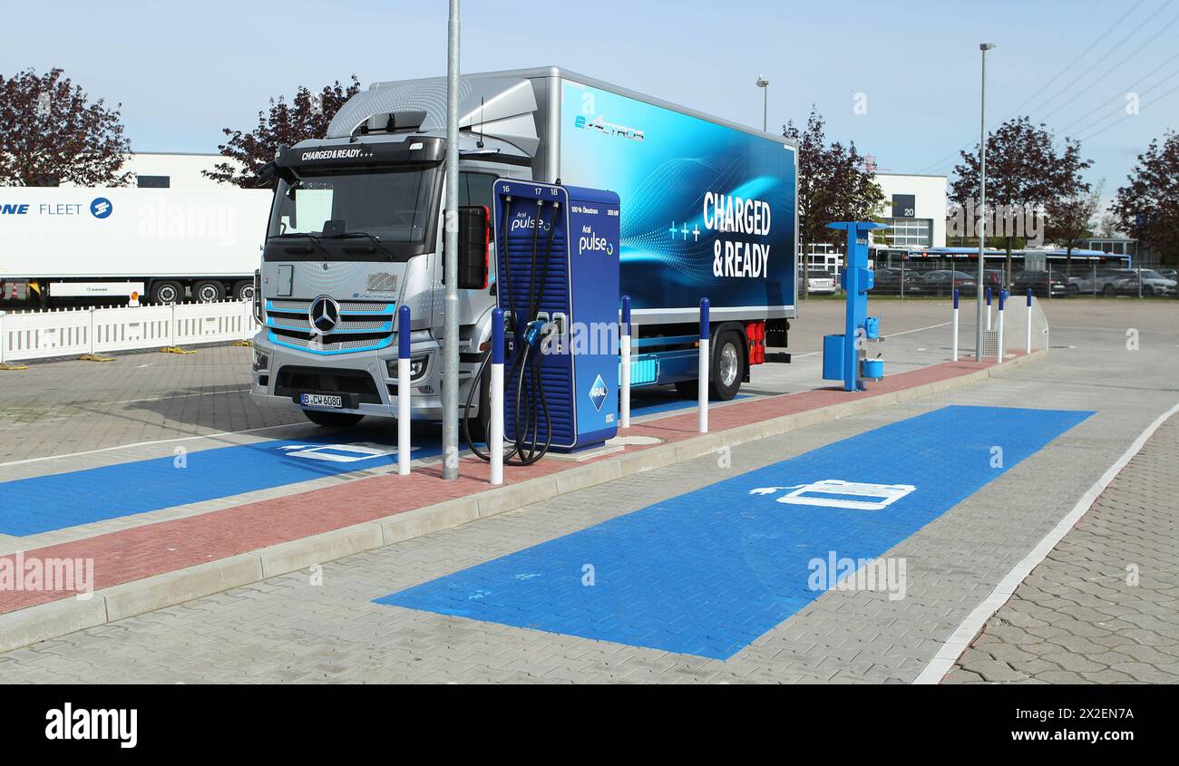 Eröffnung der neuen Lkw-E-Ladestation auf der Aral-Tankstelle an der ...