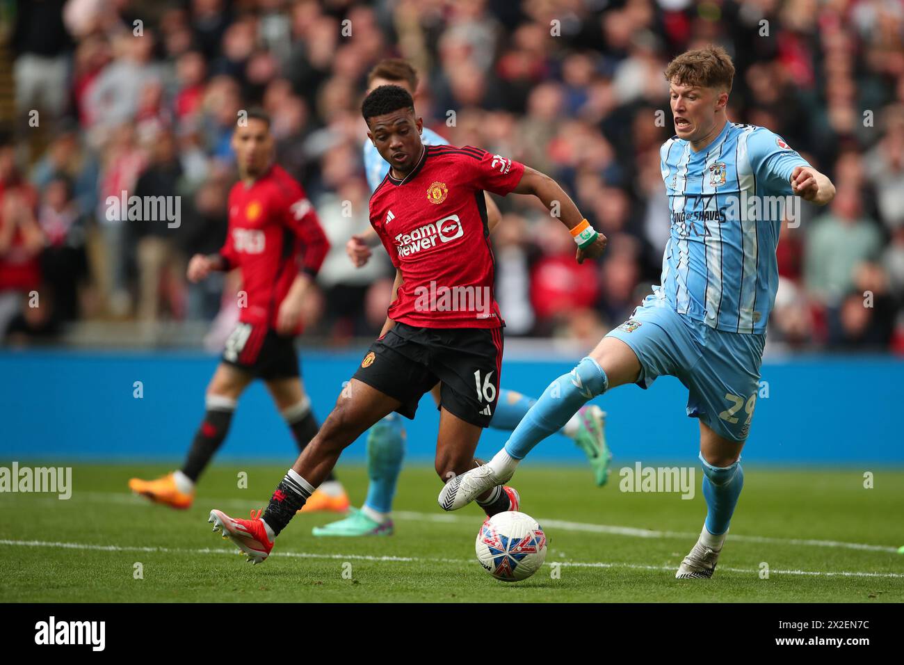 Victor Torp of Coventry City and Amad Diallo of Manchester United ...