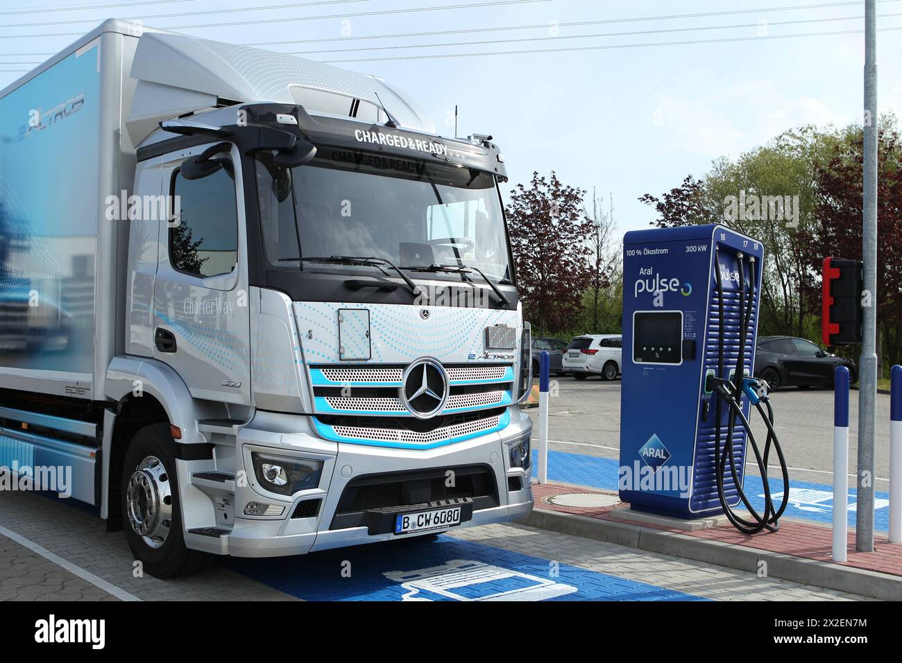 Eröffnung der neuen Lkw-E-Ladestation auf der Aral-Tankstelle an der ...