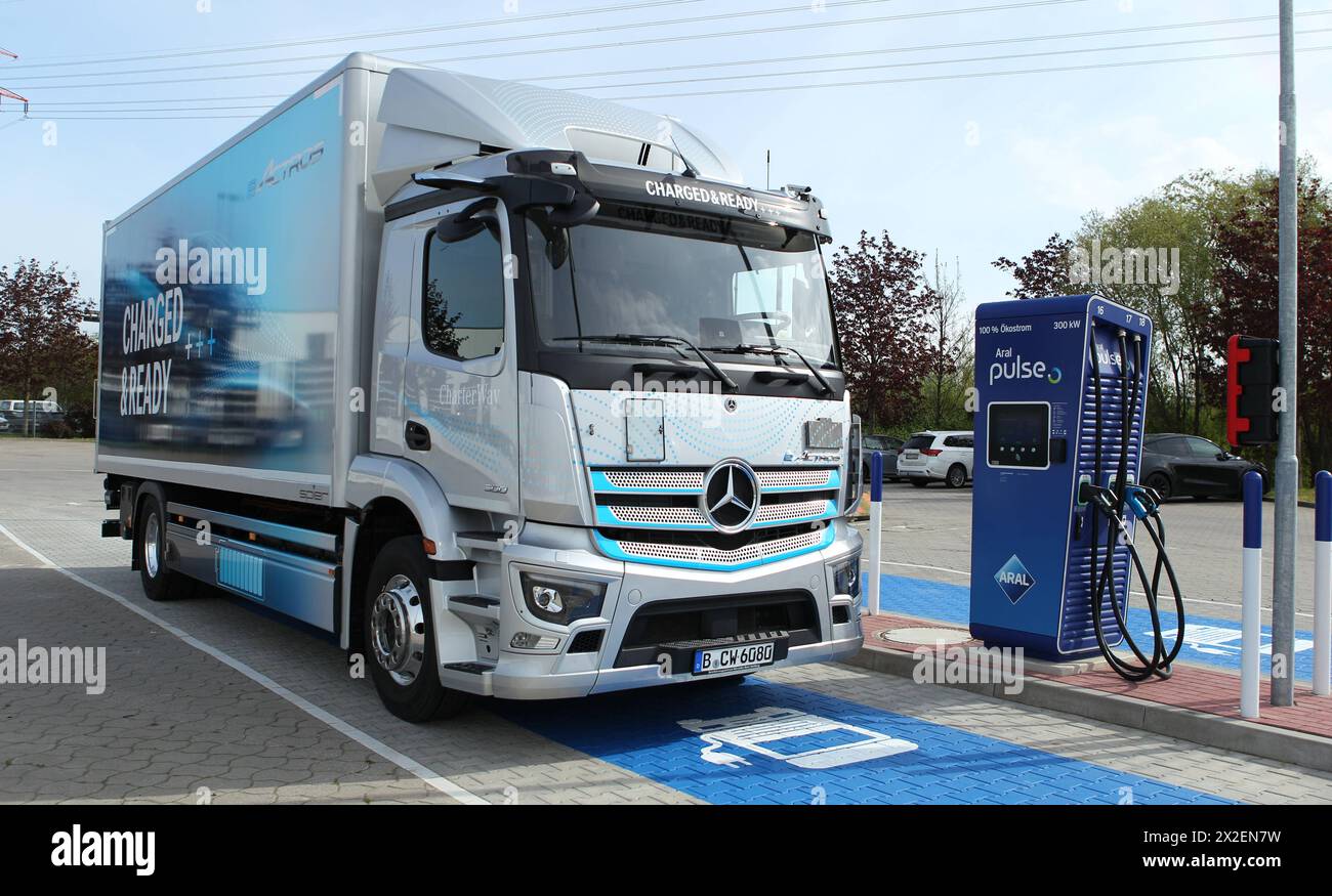 Eröffnung der neuen Lkw-E-Ladestation auf der Aral-Tankstelle an der ...