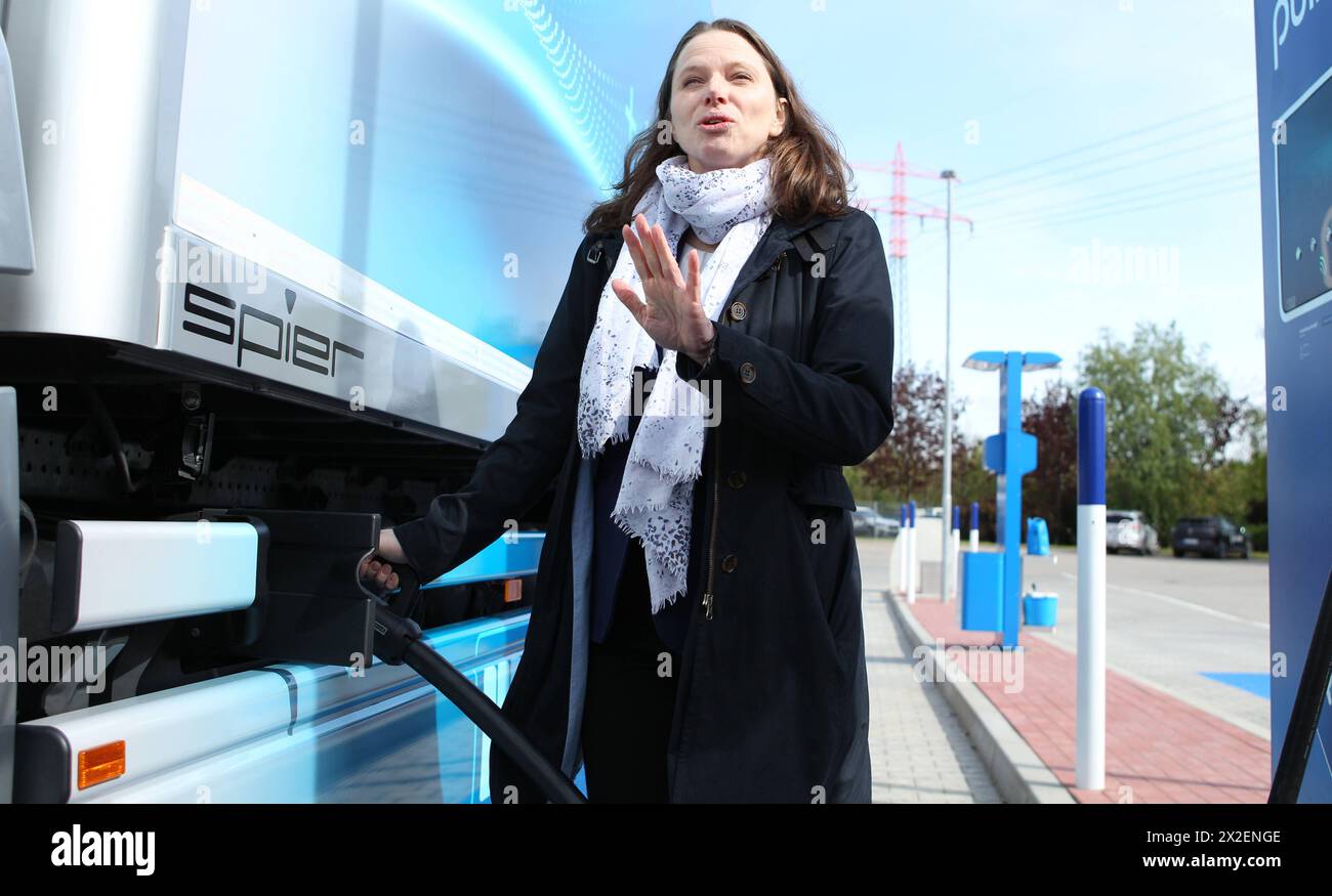 Eröffnung der neuen Lkw-E-Ladestation auf der Aral-Tankstelle an der ...