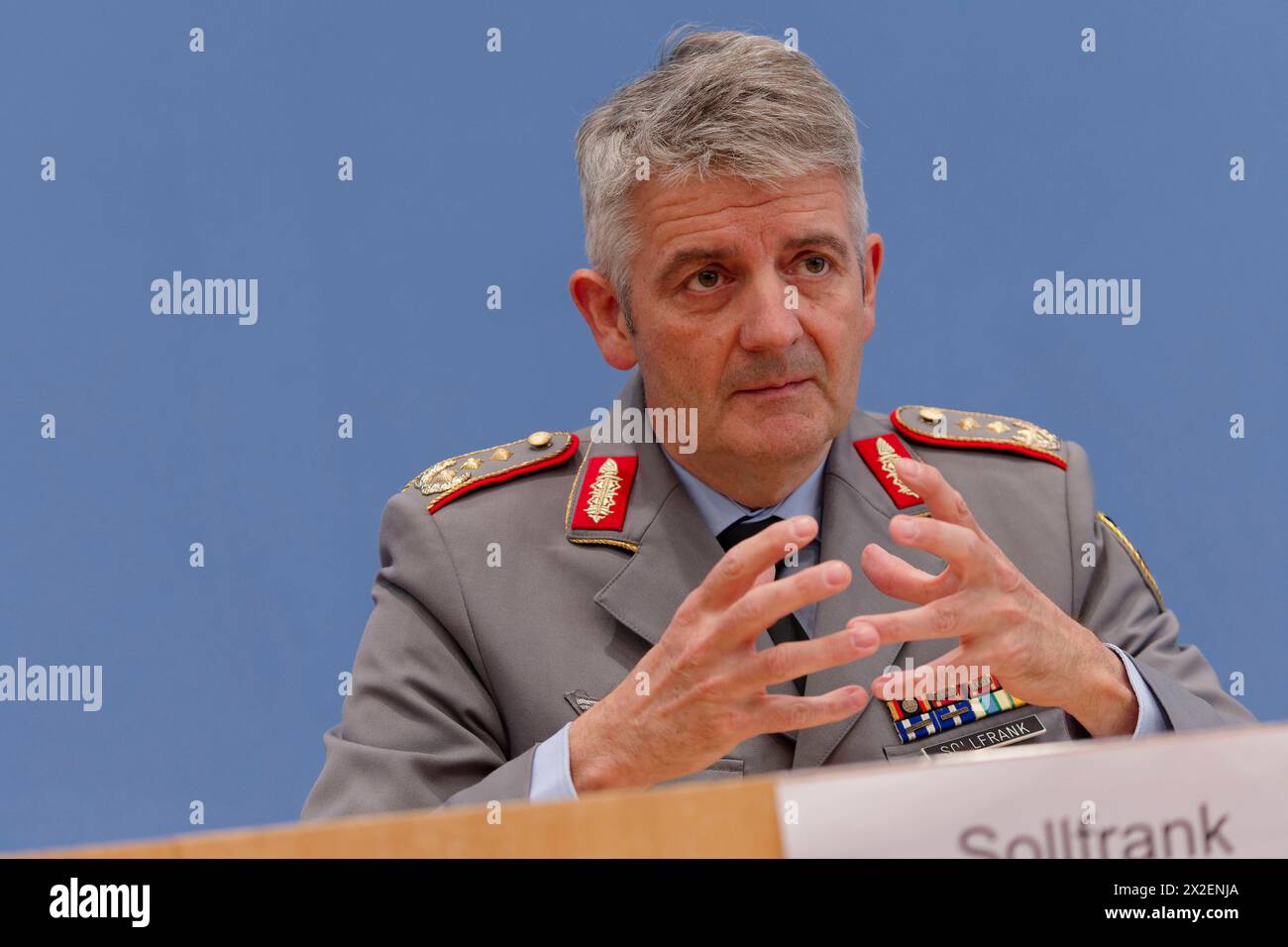 Militarmaneuver hi-res stock photography and images - Alamy