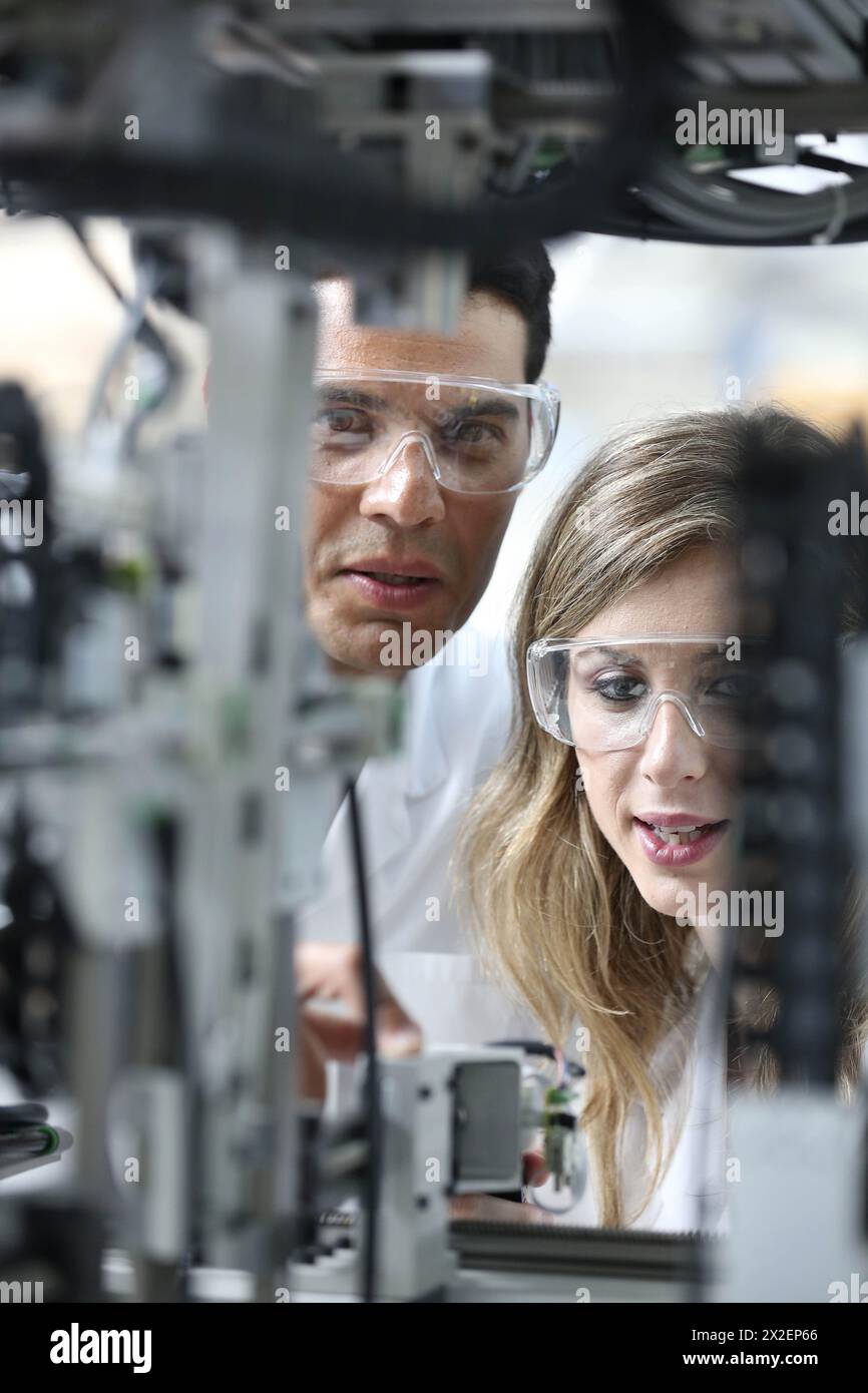 Robotic cell manufacturing composite preforms. Dry fiber preform ...