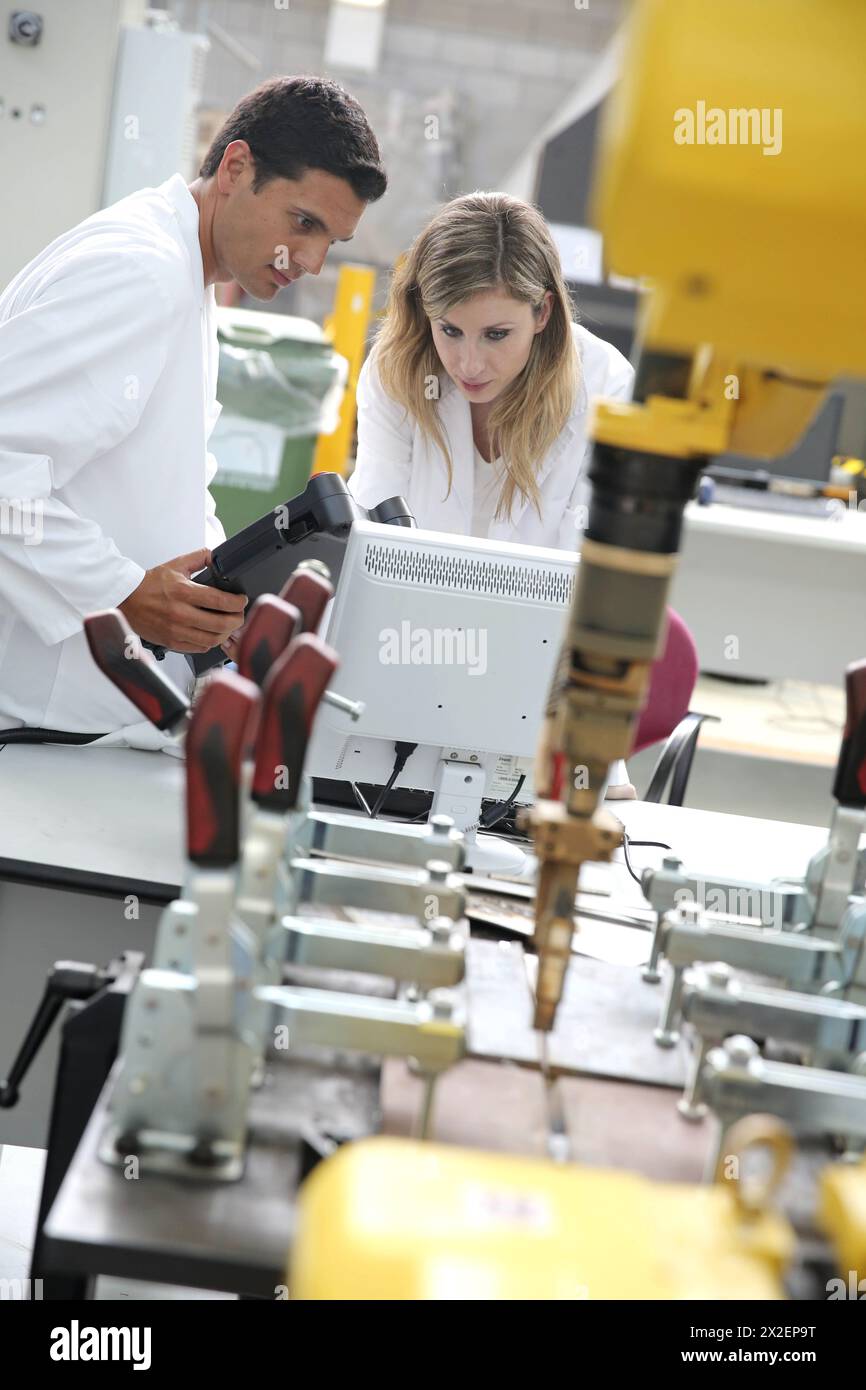 Shipweld. Monitoring the joint geometry for adaptive control of welding parameters. Industry ...