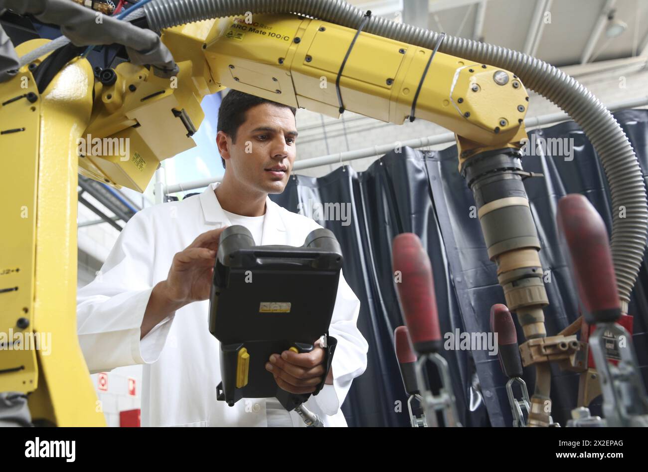 Shipweld. Monitoring the joint geometry for adaptive control of welding parameters. Industry ...