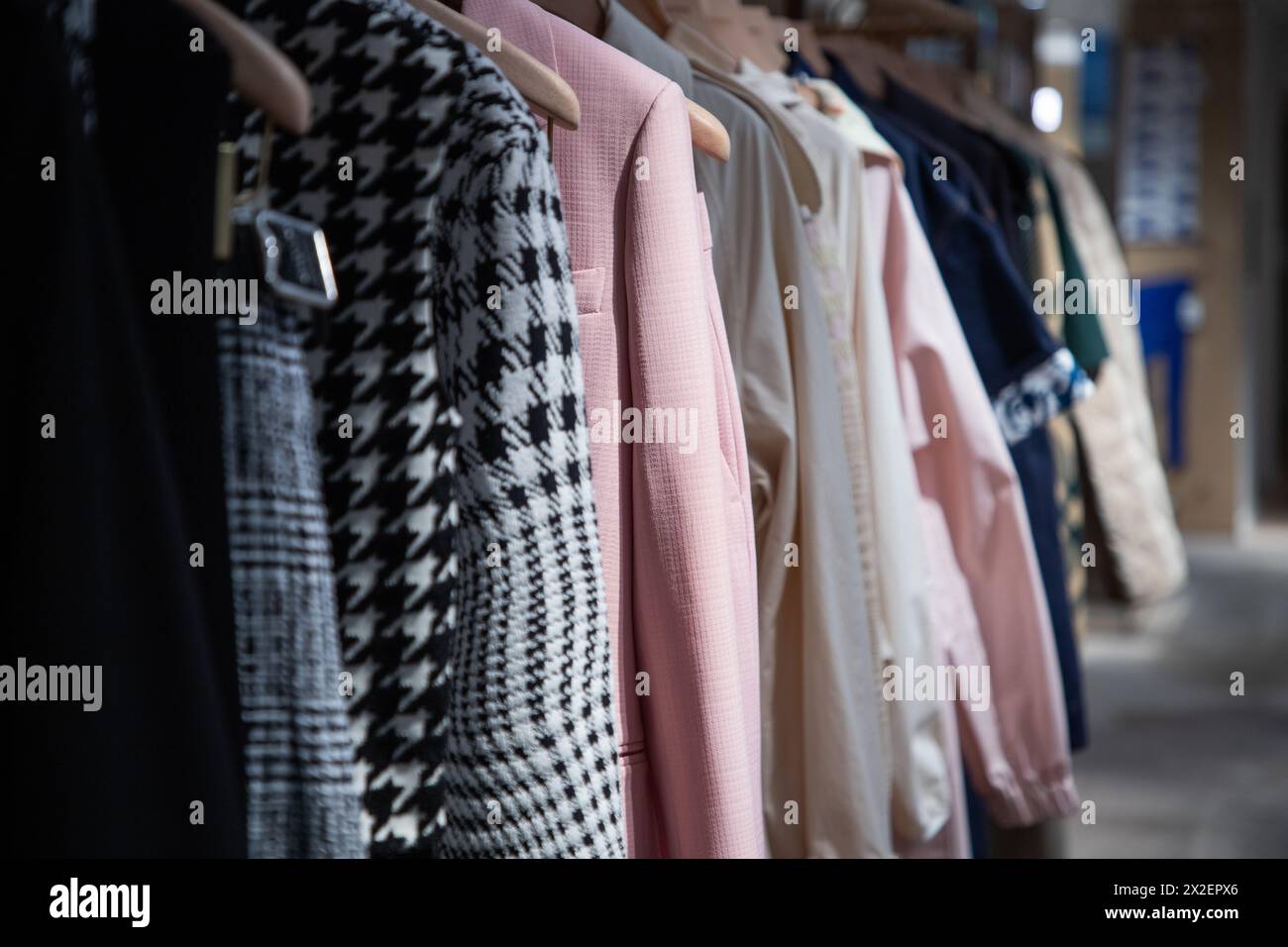 Shirt racks hi-res stock photography and images - Alamy
