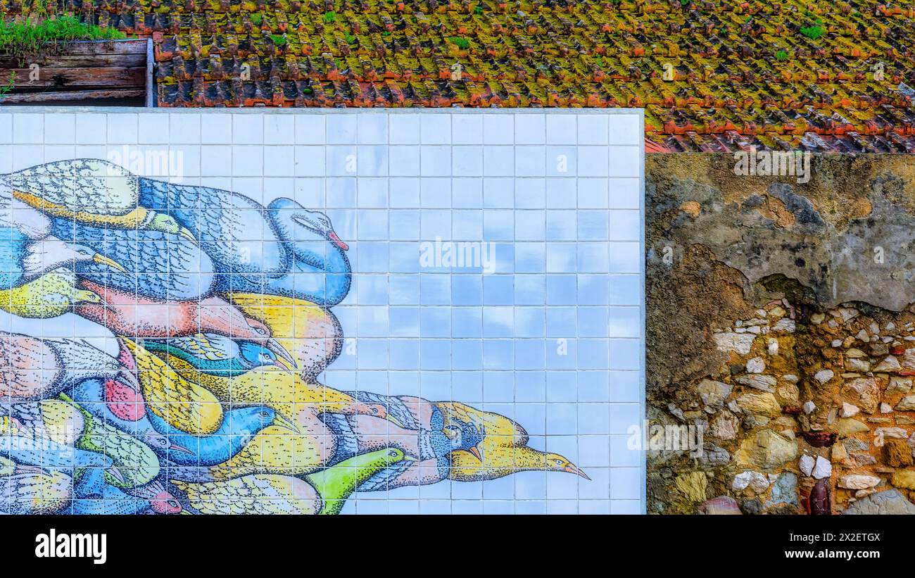 Wall mural bird art hi-res stock photography and images - Alamy