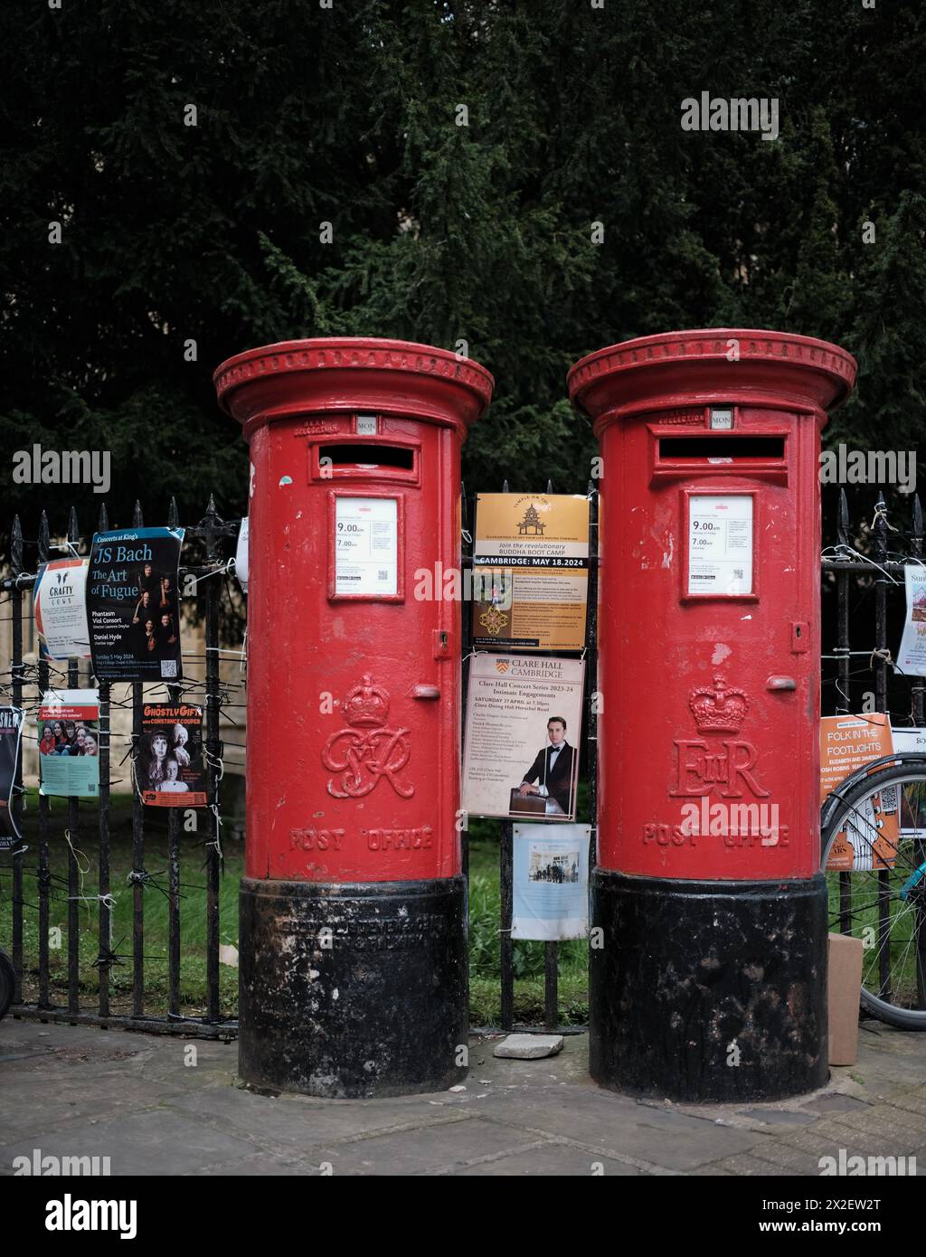 Red post office letter boxes uk hi-res stock photography and images - Alamy