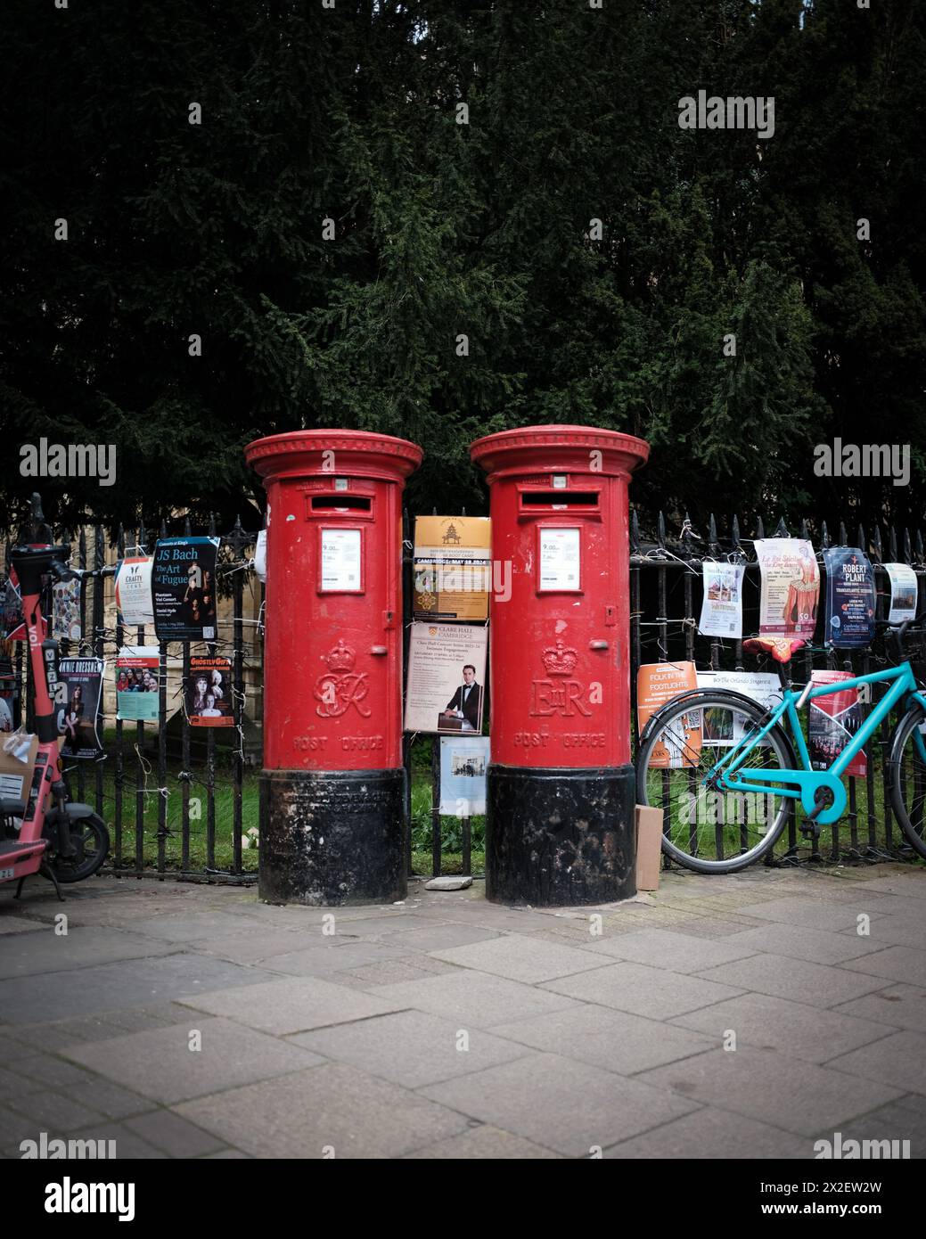 Red post office letter boxes uk hi-res stock photography and images - Alamy