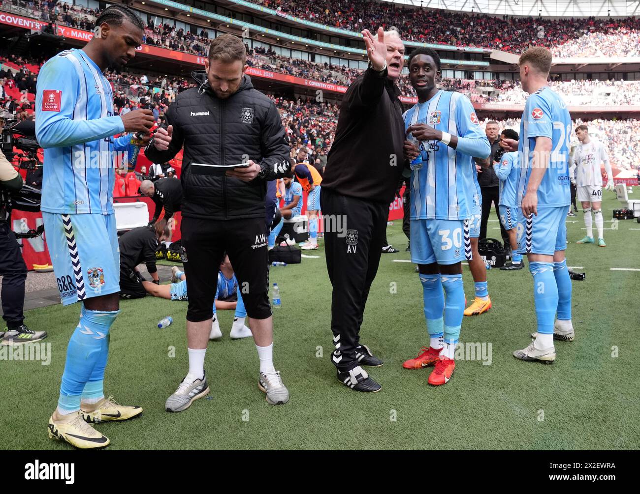 Coventry City assistant manager Adi Viveash instructs Fabio Tavares ...