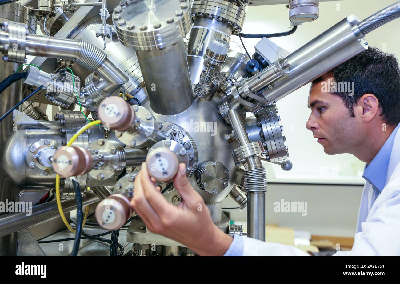 Auger electron spectroscopy hi-res stock photography and images - Alamy