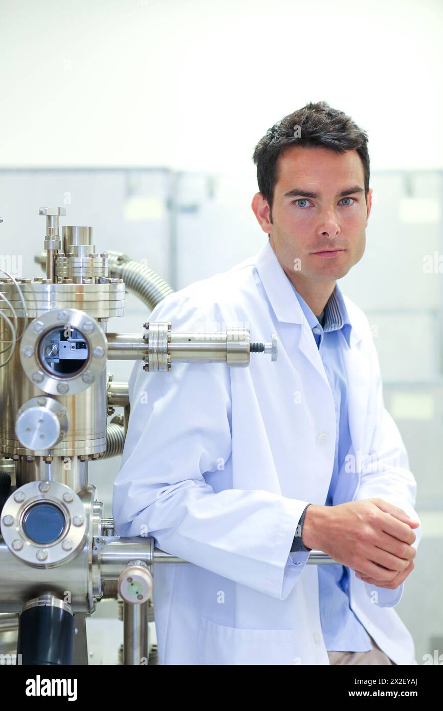 Auger electron spectroscopy hi-res stock photography and images - Alamy