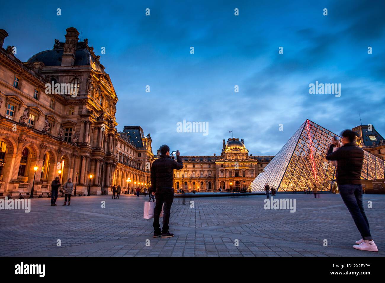 Iconic pyramid hi-res stock photography and images - Alamy