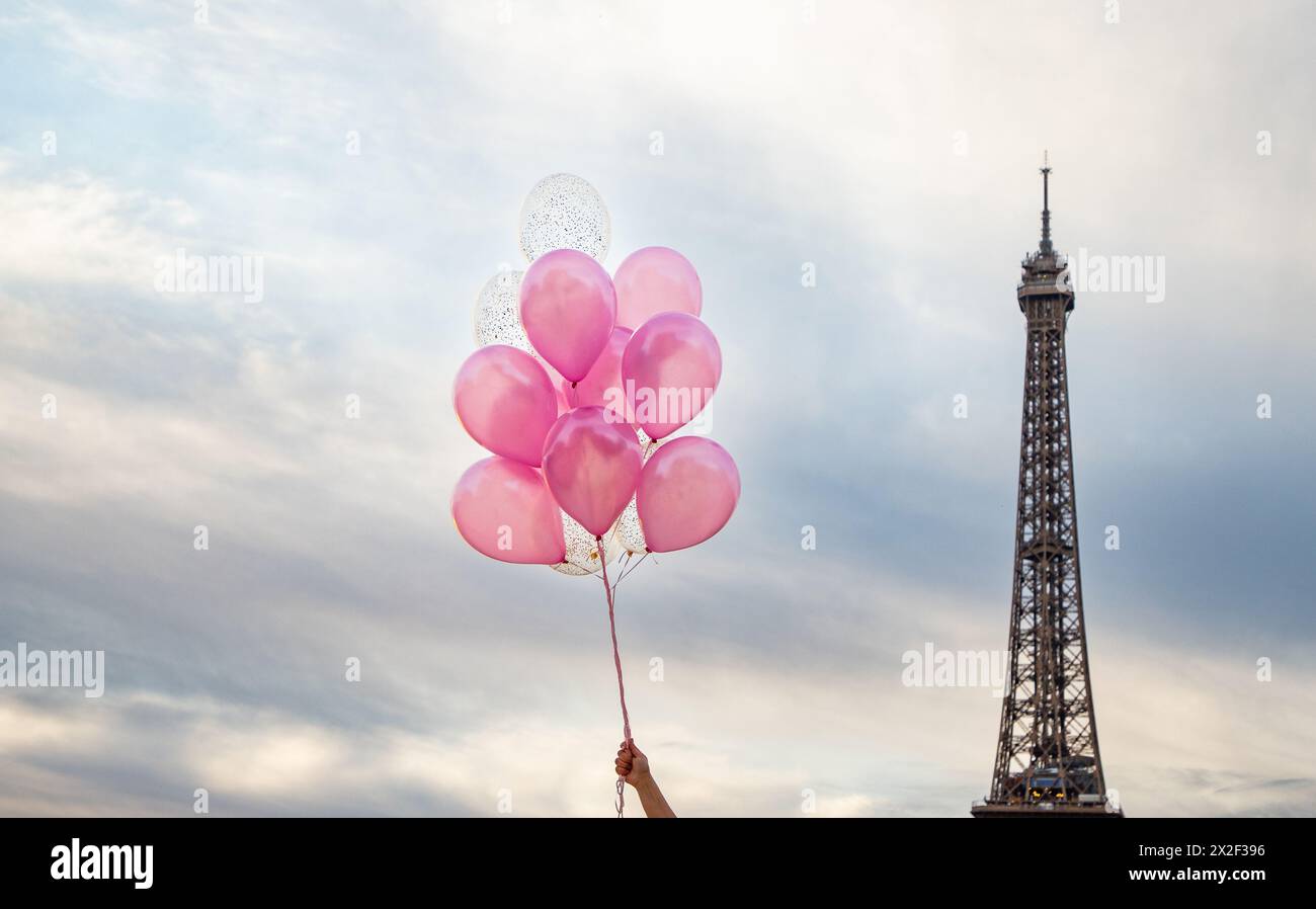 Paris romantic love balloons hi-res stock photography and images - Alamy